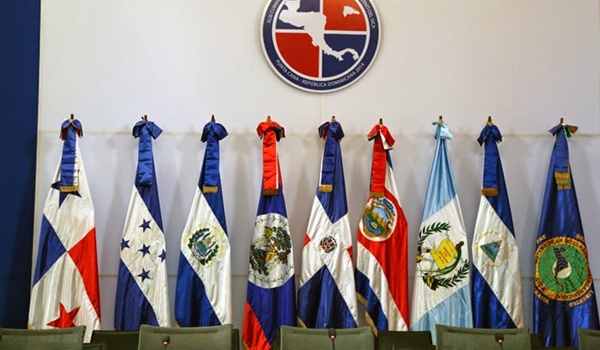 Cumbre-SICA-banderas - NODAL