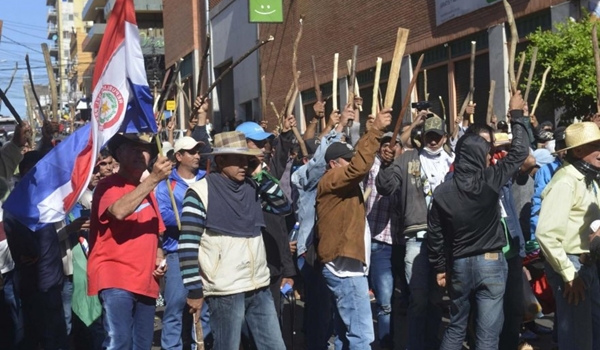 Protestas campesinas seguirán hasta que Cartes promulgue leyes sobre el ...