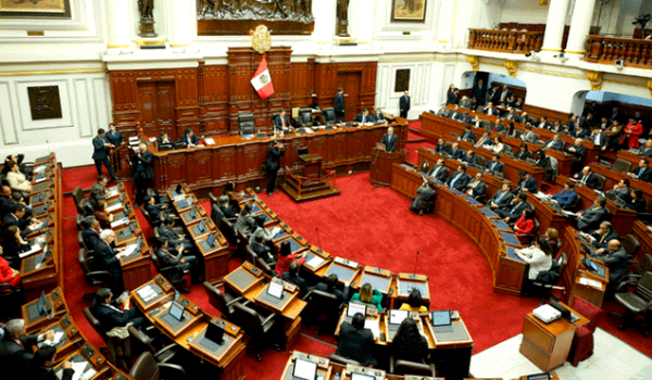 Perú: el Congreso debate la cuestión de confianza presentada por el ...