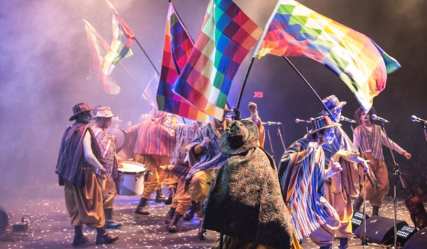 La murga uruguaya “La Gran Muñeca” y un memorable canto latinoamericano ...