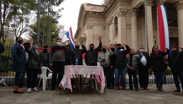 Paraguay | Campesinos e indígenas protestan contra el incumplimiento ...