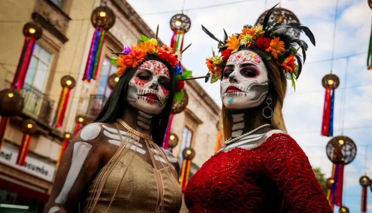 México celebra el día de los muertos y las catrinas toman las calles ...