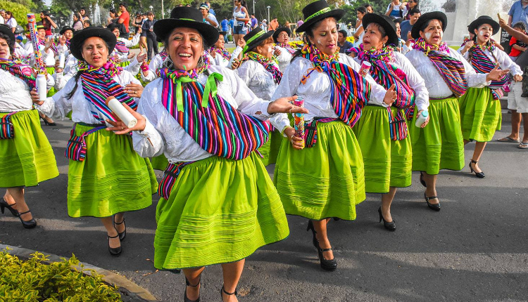 Perú | Comparsas de Ayacucho crean carnaval en rechazo a Dina Boluarte ... Perú | Comparsas de Ayacucho crean carnaval en rechazo a Dina Boluarte ...